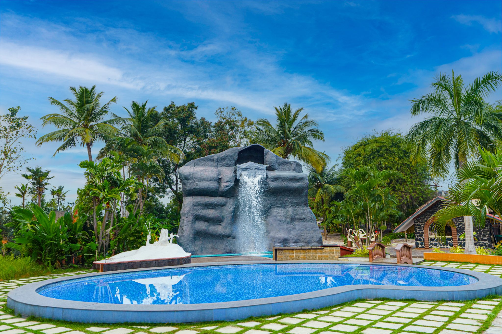 Swimming Pool, Waterfalls and Roof Top Pool Lounge - Hudson Resorts ...